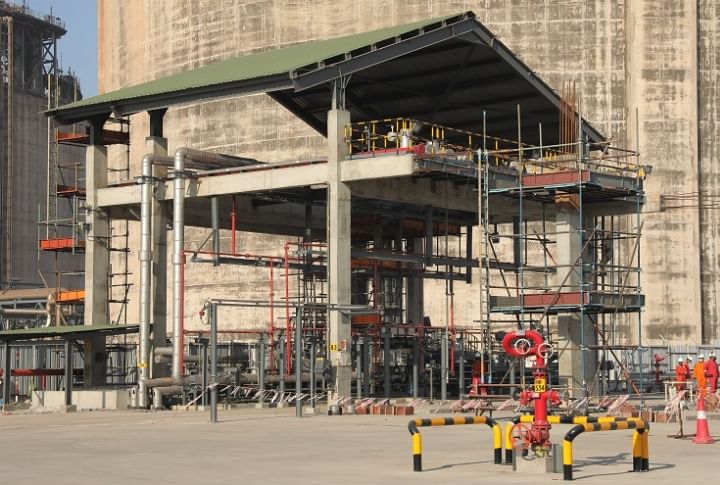 Shell Energy India opens its LNG-truck loading unit in Hazira | Autocar ...