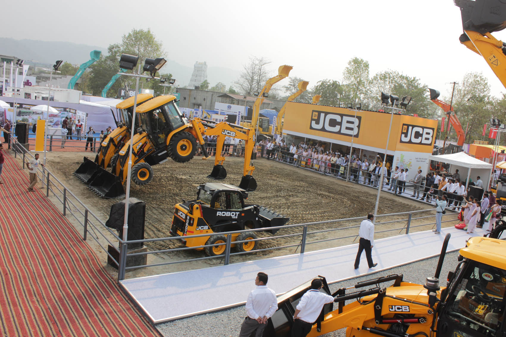 JCB India displays latest product range at ConMac 2015 | Autocar ...