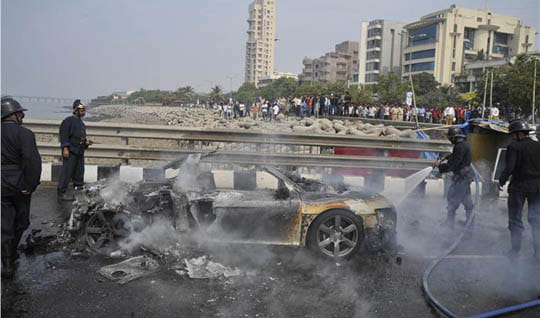 Audi R8 catches fire in Mumbai | Autocar Professional