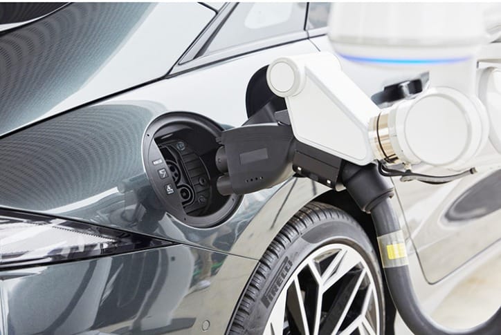 Hyundai develops automatic charging robot for EVs | Autocar Professional